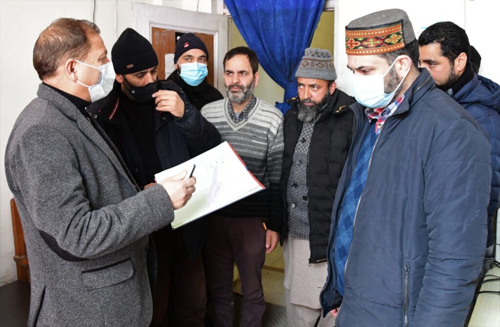 DC Ganderbal conducts surprise inspection of various Govt offices ...