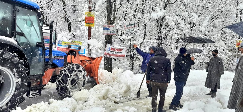 DC Kulgam visits several areas of district | Asian Mail