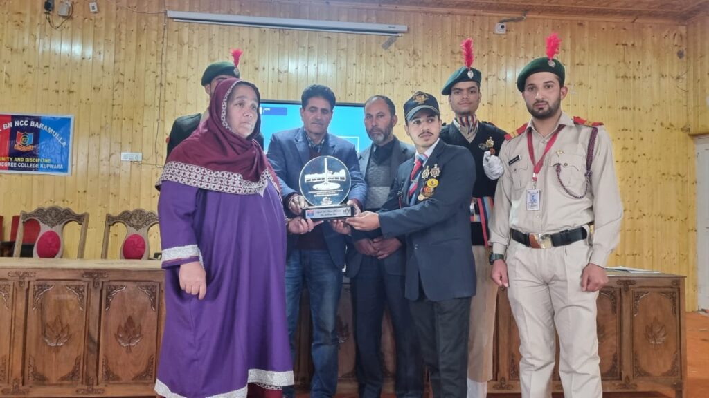 Shaheedon Ko Shat Shat Naman | Asian Mail