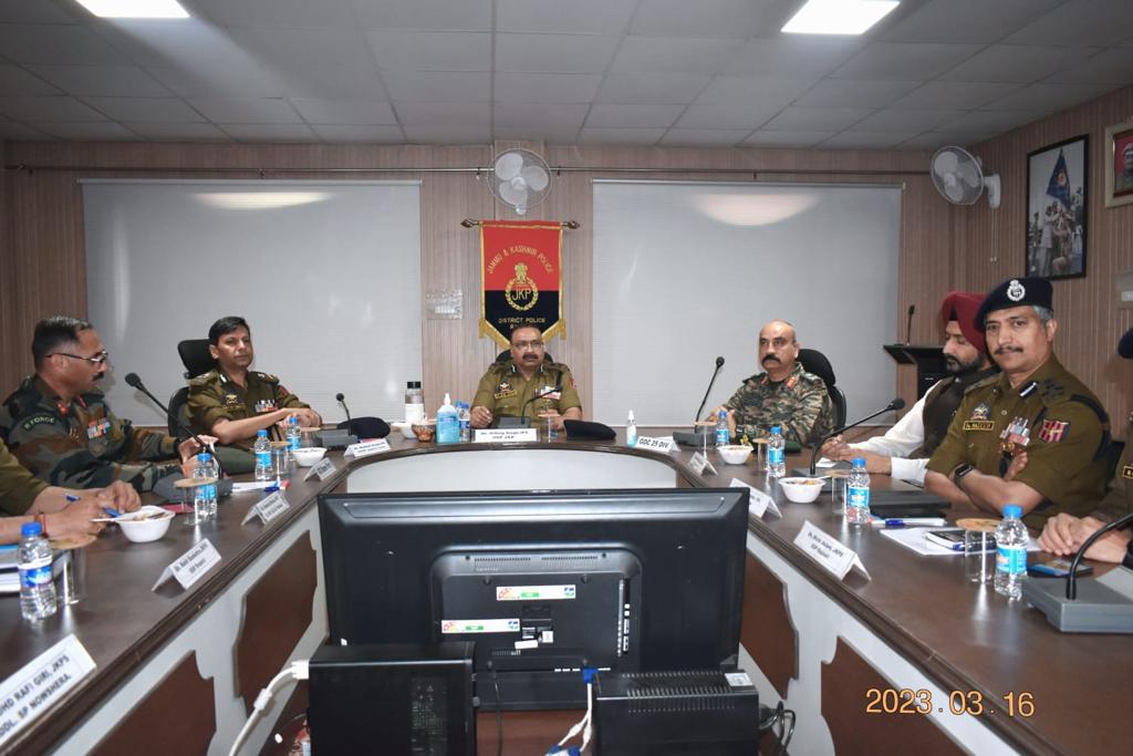 DGP visits Rajouri; chairs joint meeting of officers of Police, Army ...
