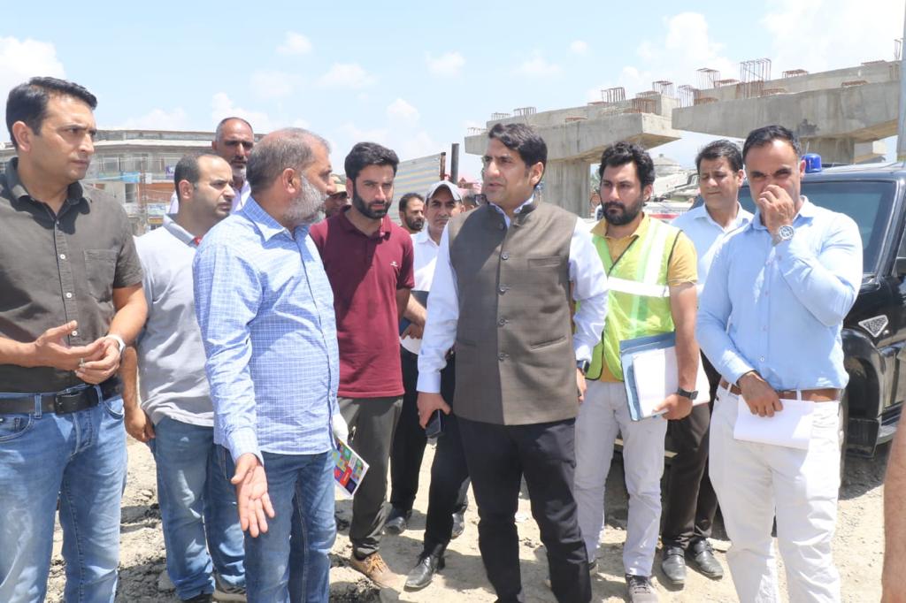 DC Srinagar inspects progress of major construction Projects: Lasjan ...