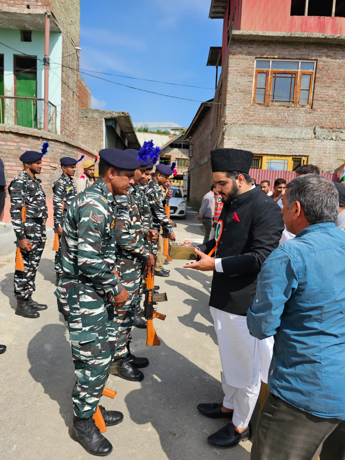 Fahad Andrabi hoists National Flag at the official function in Chadoora ...