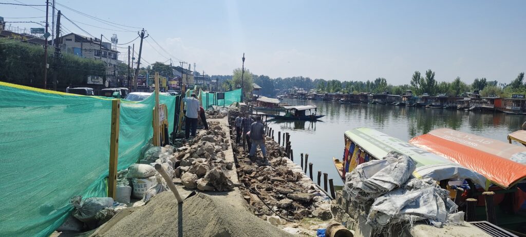 Authorities Begin Reconstruction of Collapsed Bund on Boulevard Road ...