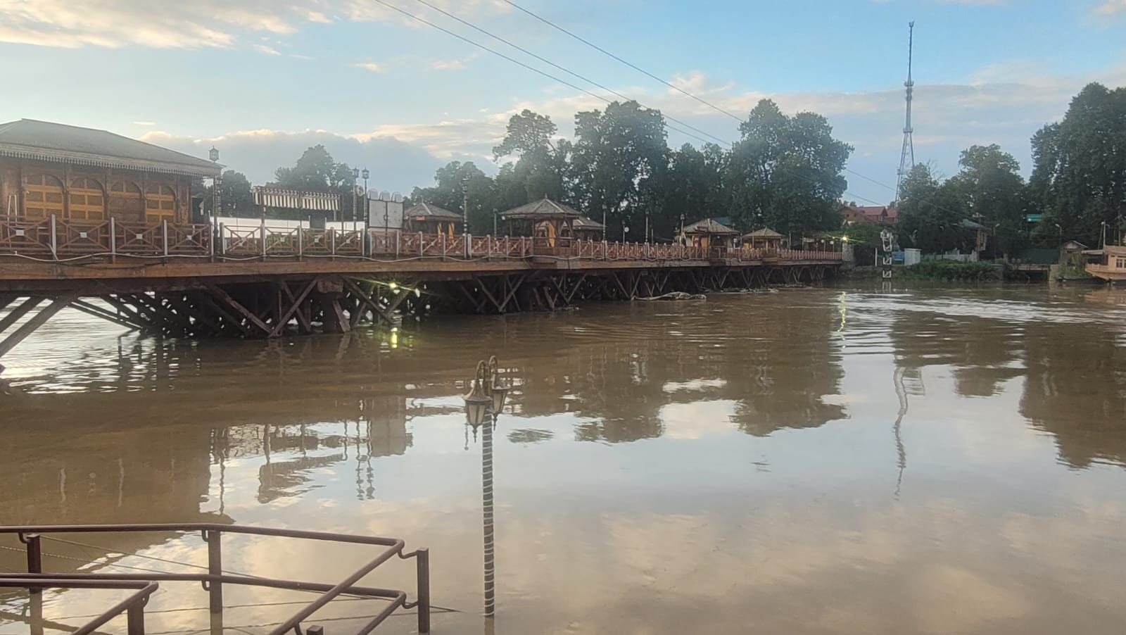 Water level of major Jhelum tributaries recedes below danger mark ...